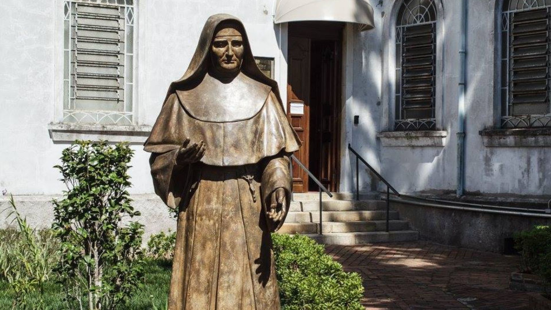 Sob o manto da Mãe da Misericórdia – Bem-aventurada Assunta Marchetti ...